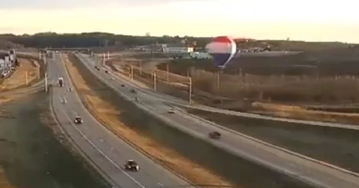 Watch as Hot Air Balloon Descends Uncontrollably and HITS Live Power ...